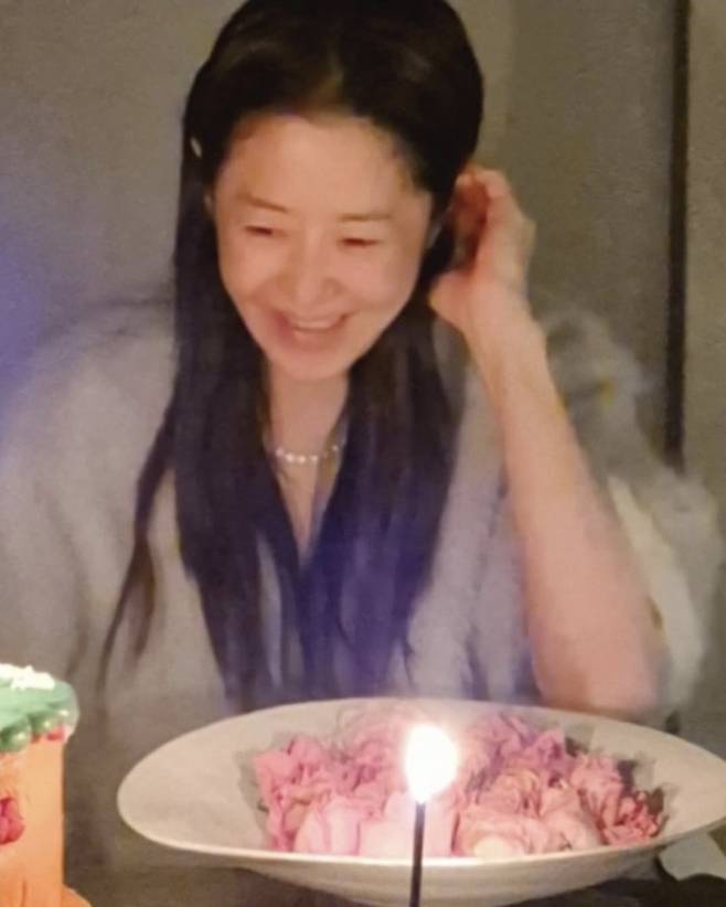 고현정 54번째 생일 진주 목걸이에 니트 우아한 자체발광 파티룩 뷰티는 내운명