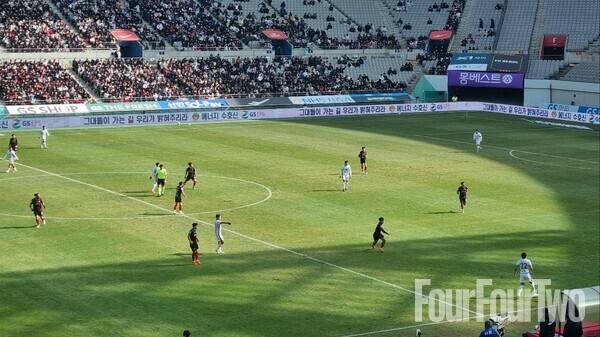 [k1.told] ‘2경기 66,304명’ 최악의 상암 잔디, 솔직히 창피하다