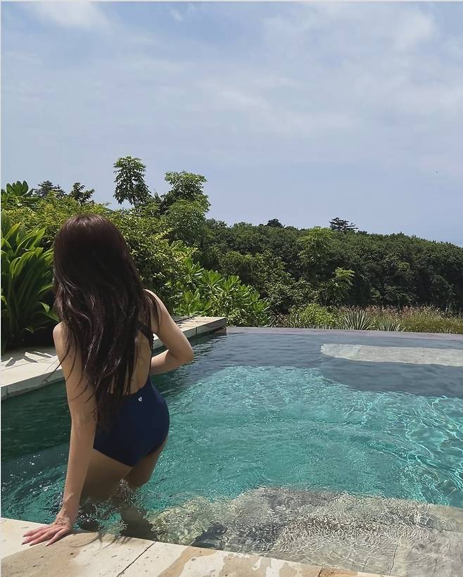 윤은혜 발리서 바캉스 여신 등장 원숄더 수영복으로 ‘청량美 폭발 뷰티는 내운명