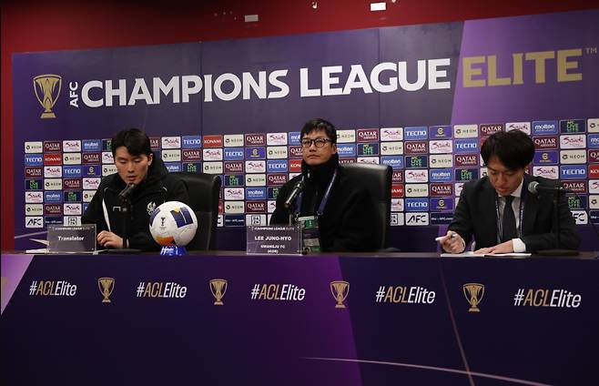 [ACLE 기자회견] 16강 1차전 패배 이정효 감독, "2차전 준비에 더욱 신경쓸 것"