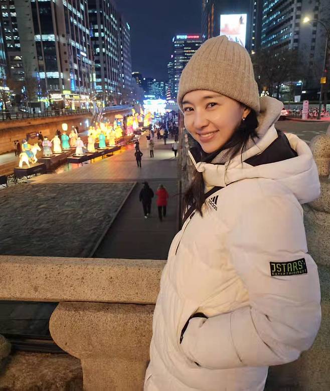 결혼식 6년 후 혼인신고 배우 커플의 뒤늦은 합법 사랑 화제 된 여배우 일상룩 라이프업