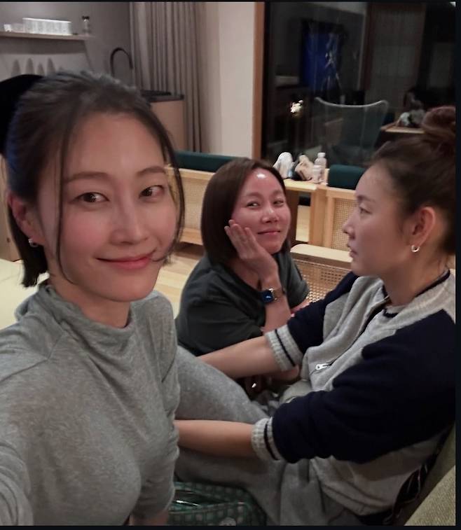 이현이 한혜진과 모델 우정 길쭉한 언니들의 친근감 100배 여행룩 뷰티는 내운명