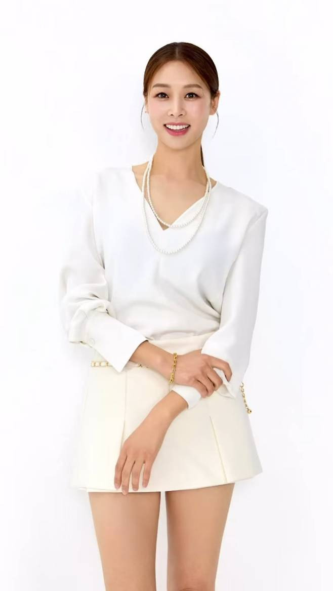 돼지띠 가족인데 이 몸매 실화 170cm·54kg 미스춘향 여배우 미니드레스룩 대본은 내운명