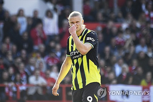 홀란 그러게 겸손하라니까괴물 Fw 또 침묵 맨유 레전드 조롱 나왔다 겸손하게 나아가라→그런 훈계 했던 선수가 있었지