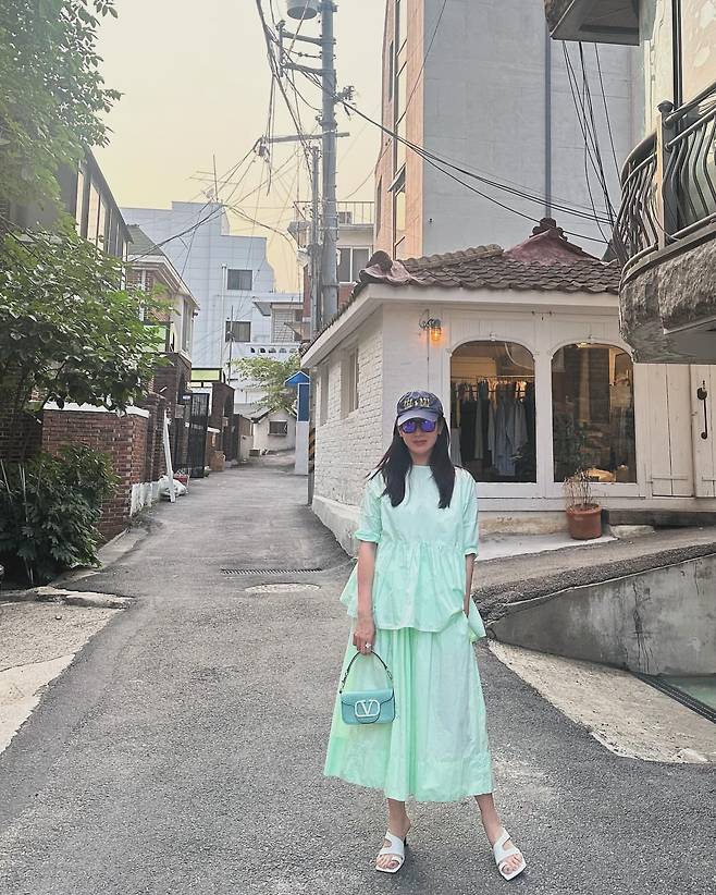 부모가 된 뒤 맞이한 짧은 이별한 여배우 일상룩 라이프업