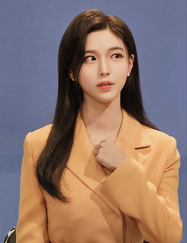 카리나 닮은 서울대 출신 Kbs 신입 아나운서 화제 패션매거진 그레이
