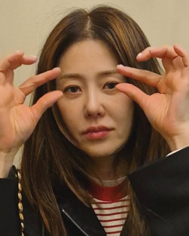 고현정 54살 맞아 블랙 자켓 입고 여전한 동안미모 스타픽