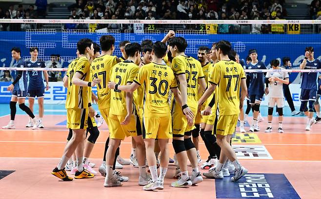 정관장, 페퍼 완파하고 2위 재도약…KB손해보험도 3연승 성공