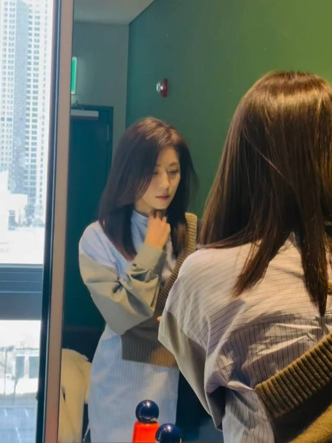 46세 실화 외계인 연기 꿈꾸는 미녀 배우 미니 스커트롱부츠로 ‘역대급 기럭지 대본은 내운명