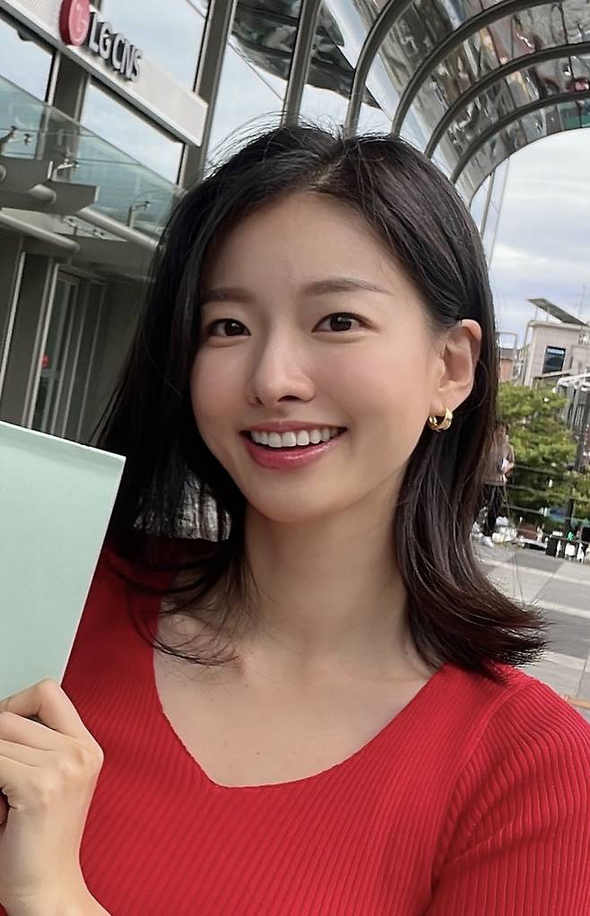 데뷔 30년차 정우성 이정재가 기획사 차리고 처음 영입한 미모의 여배우 발빠른패션뷰티