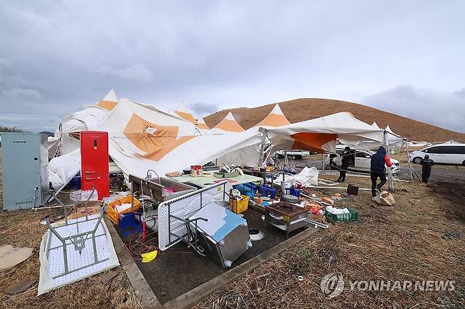 태풍급 바람에 아수라장 제주 최대 봄축제 들불축제 취소종합
