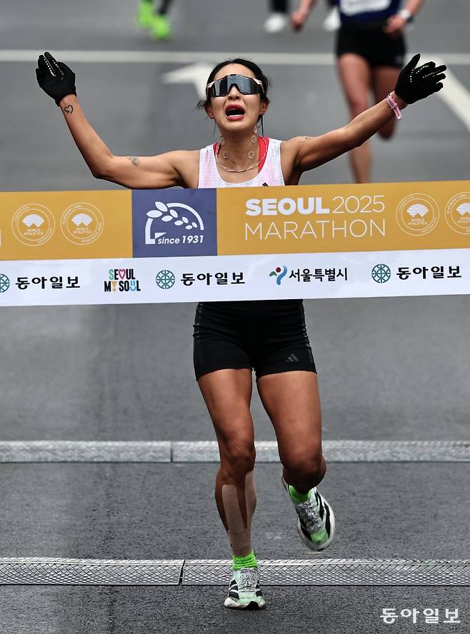 동아마라톤 국내부 女 2연패 달성한 임예진 사람이 아닌 기록을 넘겠다”