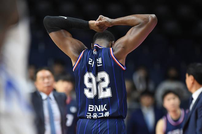 [KBL 5라운드 리뷰] '1층 밑에 지하실 있다더니' KCC, 8위까지 추락