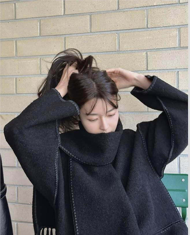 배우인 줄만 알았는데 걸그룹 활동까지 172cm 비율 끝판왕 여배우 올블랙 롱코트룩 뷰티는 내운명