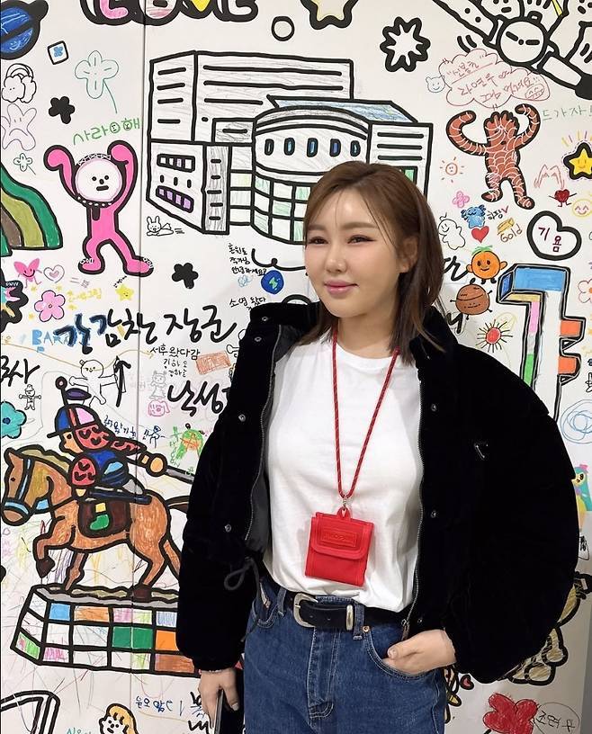판소리 전공한 ‘선물 요정 여가수 ‘선물만 하진 않아 프라다 패딩청순 데님룩 대본은 내운명