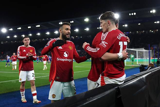 ‘금쪽이들 터졌다!’ 맨유, ‘호일룬-가르나초 득점포 폭발’→레스터에 3-0 대승···토트넘 제치고 13위 도약+리그 4G 무패[EPL 리뷰]