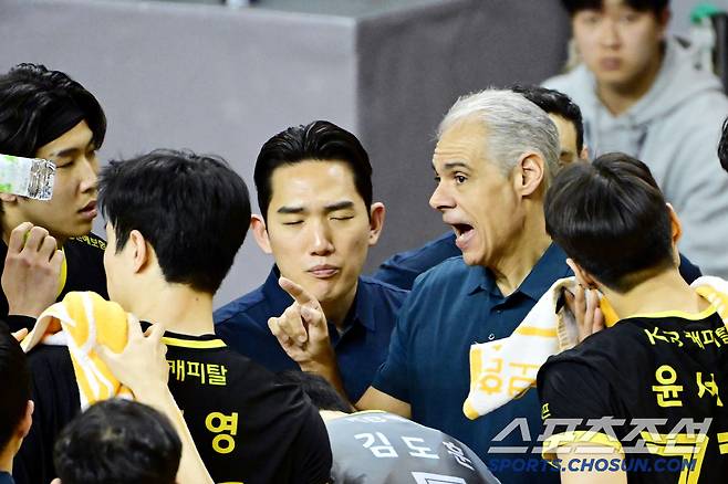 비예나는 35경기 러셀은 2경기 정보가 없다 아폰소 감독 외국인 교체 규정 비판의 핵심은 형평성 의정부 코멘트
