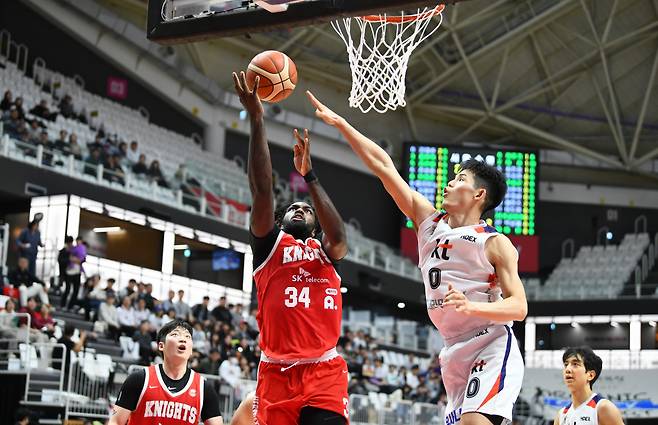 '역시 FUN한 농구' SK, 후반 대반격→20점 차 뒤집었다! KT에 짜릿 역전승... 워니 24점 맹활약 [수원 현장리뷰]