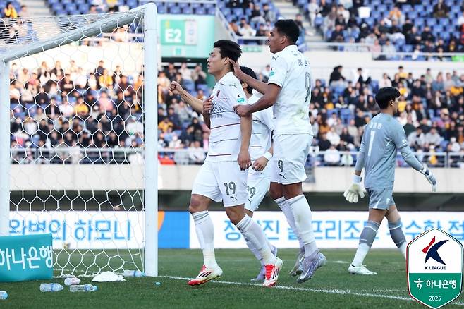[K리그1 4R] '강현제 극장골'...포항, '유일 무패' 광주 3-2로 제압, '박태하호 리그 첫 승 신고'