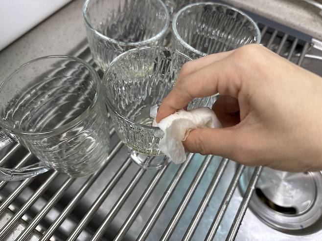 물컵을 전자레인지에 돌렸더니 냄새가 사라진다는 사실을 알았습니다 생활의지혜