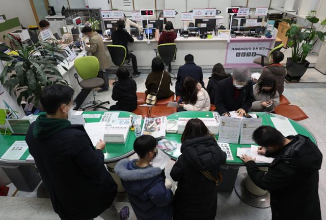 1시 이후에 오세요 공직사회 뜨거운 감자 점심시간 휴무제 갑론을박