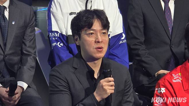 ‘원딜 주전 경쟁 바라본 김정균 T1 감독 경기력 가장 중요” 쿠키 현장
