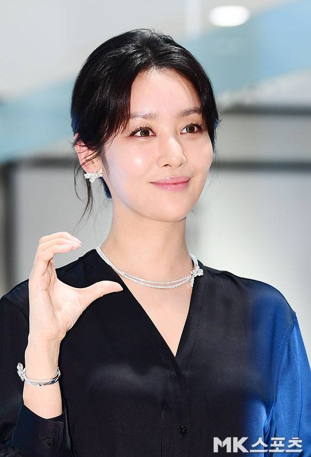 차주영 눈부신 주얼리 퀸 살랑살랑 걸음마다 우아함이 뚝뚝 품격 있는 드레스룩 뷰티는 내운명