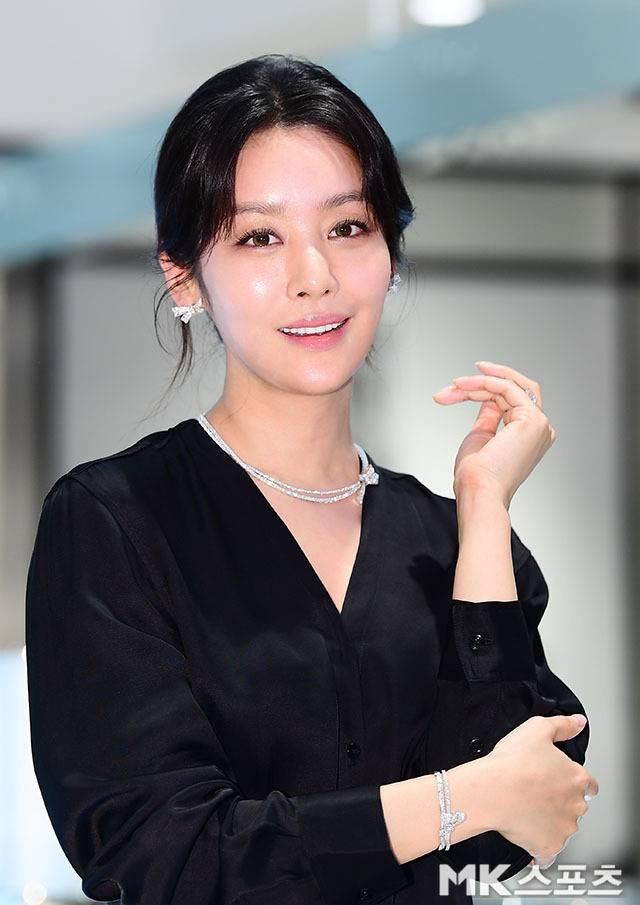 차주영 눈부신 주얼리 퀸 살랑살랑 걸음마다 우아함이 뚝뚝 품격 있는 드레스룩 뷰티는 내운명