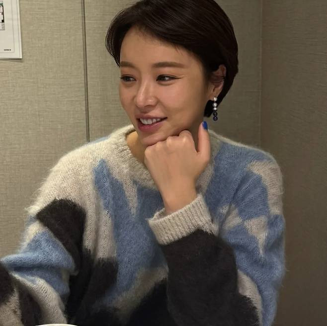 숏컷 하고 이 정도라고” 46억 건물주 여배우 클래스 보여준 니트룩 대본은 내운명