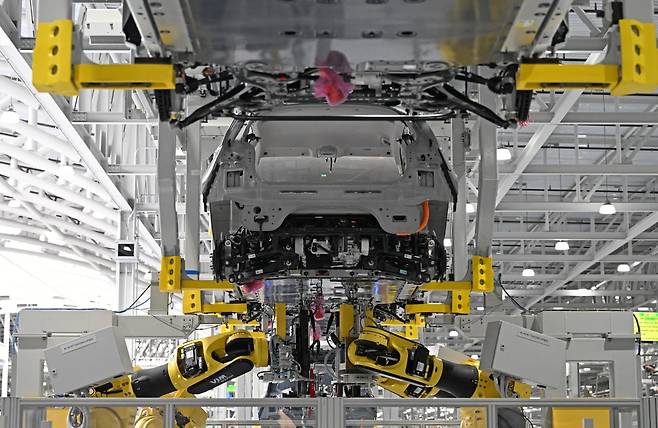 사람보다 로봇이 더 많은 공장…현대차그룹 美 HMGMA 가보니