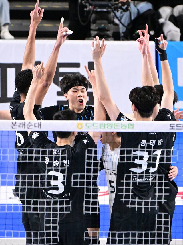 19년 만에 통합우승 가자 레오 허수봉 42점 폭발 현대캐피탈 736 잡았다대한항공 33개 범실 자멸 Md천안