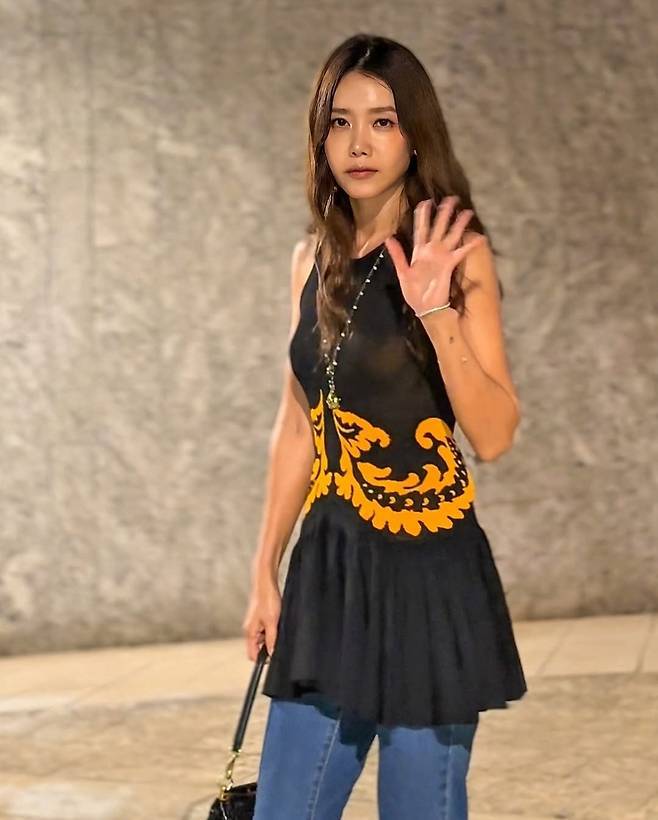 ‘구여친계 레전드’ 여배우, 172.8cm·48kg 바디로 올킬! 시스루+부츠컷 원피스룩 | 대본은 내운명