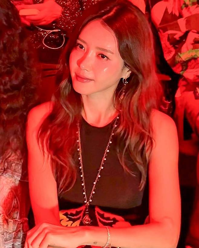 ‘구여친계 레전드’ 여배우, 172.8cm·48kg 바디로 올킬! 시스루+부츠컷 원피스룩 | 대본은 내운명