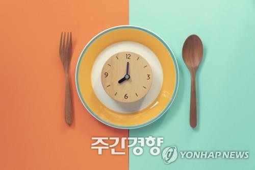 주3일 간헐적 단식 매일 적게 먹는 것보다 체중 감량 효과 커”
