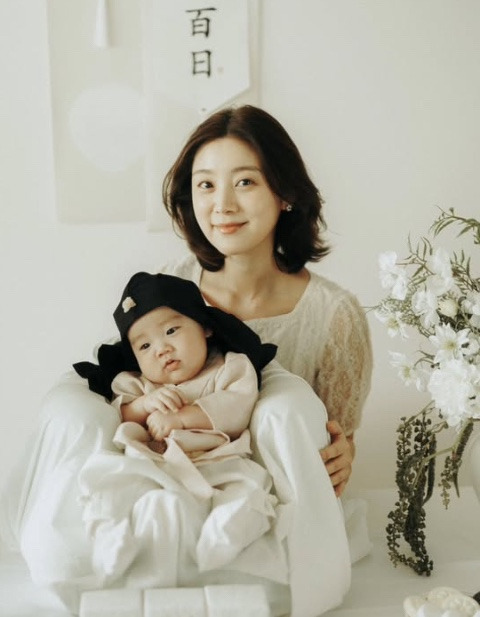 태권도 선수 ️ 결혼 둘째 출산 3주 만에 복귀한 원더걸스 32세 여가수 드레스룩 스타와 패션
