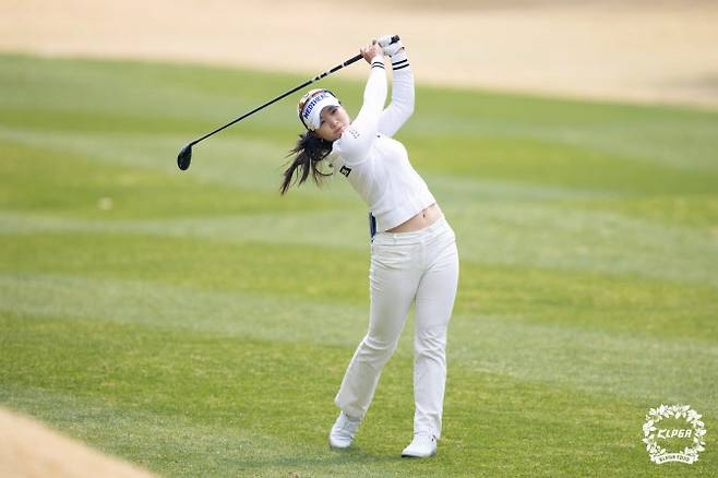 선두 오른 루키 정지효 “캐리 240야드 장타가 장점…올해 목표는 신인상”