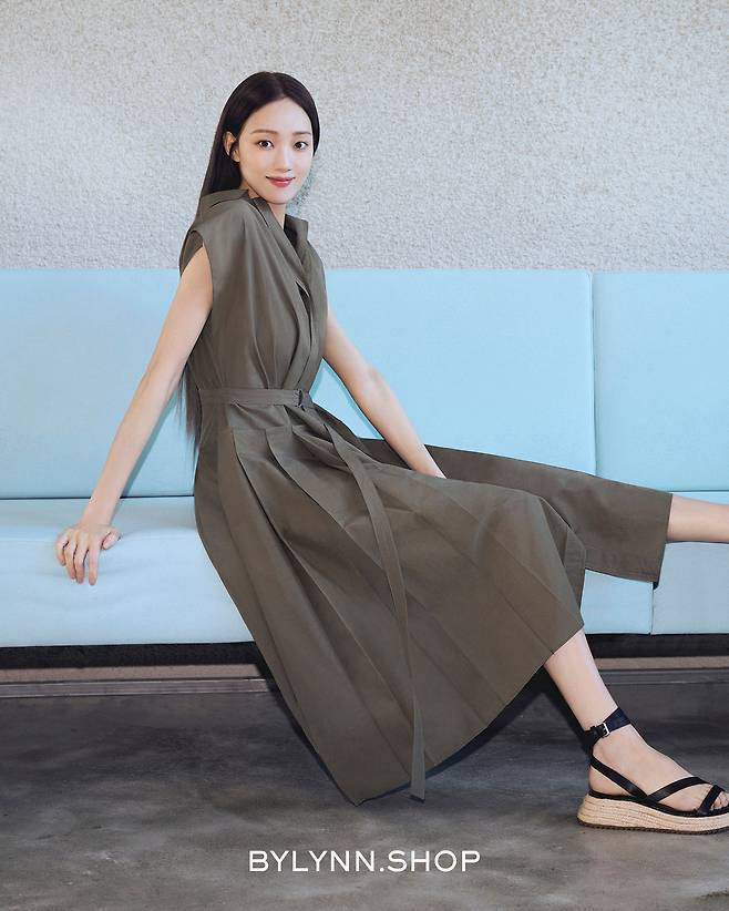 뻔한 표현이지만 마르고 예쁜 애의 정석 모델 출신 여배우 예쁨 끝판왕 화보룩 대본은 내운명