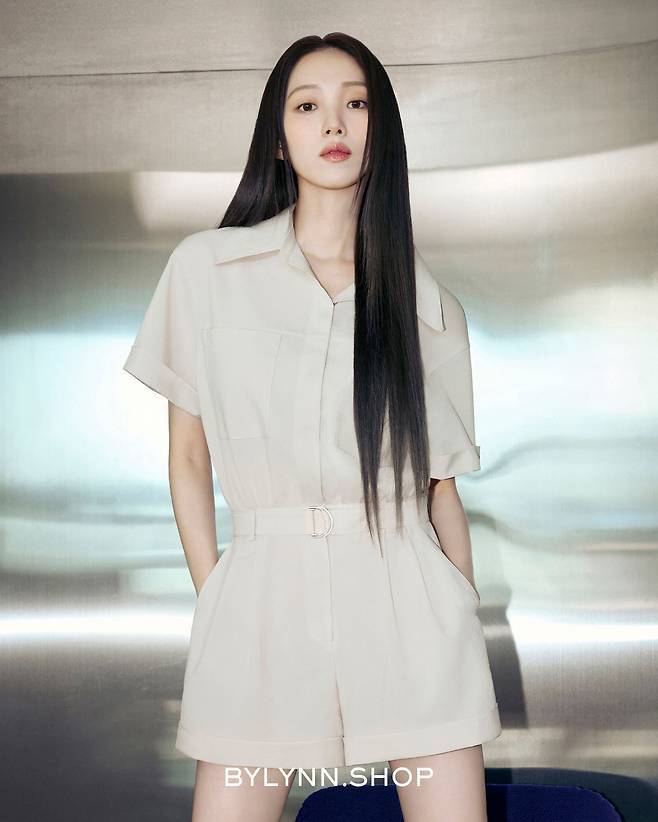 뻔한 표현이지만 마르고 예쁜 애의 정석 모델 출신 여배우 예쁨 끝판왕 화보룩 대본은 내운명