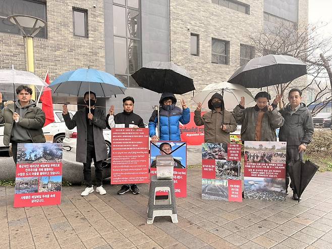 미얀마 지진 뒤 휴전 선언에도 군부 공습 계속