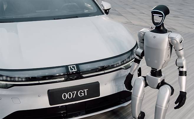 "쏘나타 떨고 있니?" 조만간 국내에도 출시 가능성이 있는 자동차, 007 GT | 구름을달리다