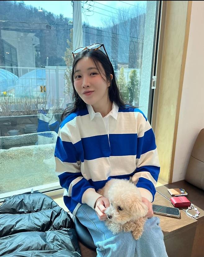 3년차 새댁 이렇게 예뻤어 아침 미모가 더 청순해 놀랍다는 여가수 스트라이프 데님룩 뷰티는 내운명