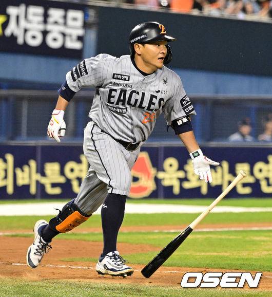 한화 다이너마이트 화끈하게 터졌다! 김태연 3안타 3타점+와이스 QS+ 압도…두산 7-2 꺾고 위닝시리즈 [잠실 리뷰]