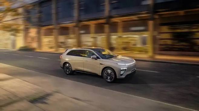 "연비 19.2km/L, 최대 주행거리 1,615km" 기름냄새만 맡아도 가는 SUV 등장 | 구름을달리다