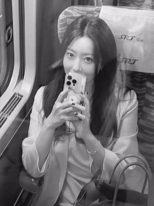 ‘사진보다 실물 미친 미모 연예인들의 연예인으로 통하는 여배우 코트룩 대본은 내운명