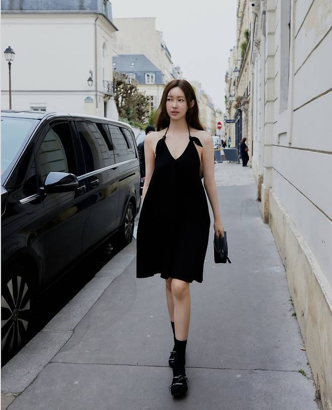 입은 거 맞아” 백리스로 실루엣 미친 170cm·47kg 여배우 홀터넥 드레스룩 대본은 내운명