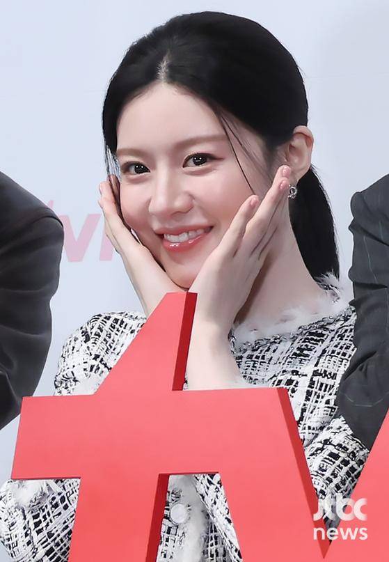 고윤정, '율제병원 새내기 레지던트'