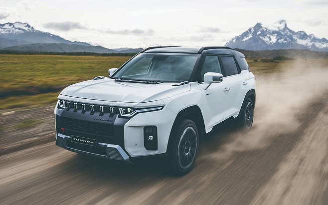 "옵션 넣어도 4천만 원 이하?" 15.7km/L 연비에 너무나 조용한 하이브리드 SUV | 구름을달리다