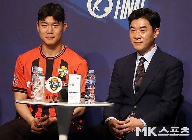 윤정환 감독 경기 날 아침 황문기와 통화해”··· ‘지난해 생각 난다고 해서 이런저런 이야기 나눴다” Mk인터뷰