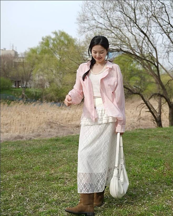 전진 아내 류이서 조금 비쳐도 청순 봄 셔츠 살랑살랑 시스루 롱스커트룩 뷰티는 내운명