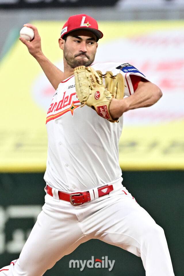 활발한 155km 박찬호 닮은꼴, '패패패패패승패' 위기의 SSG 구하나…"승리 투수할 수 있도록, 퍼포먼스 기대" [MD수원]